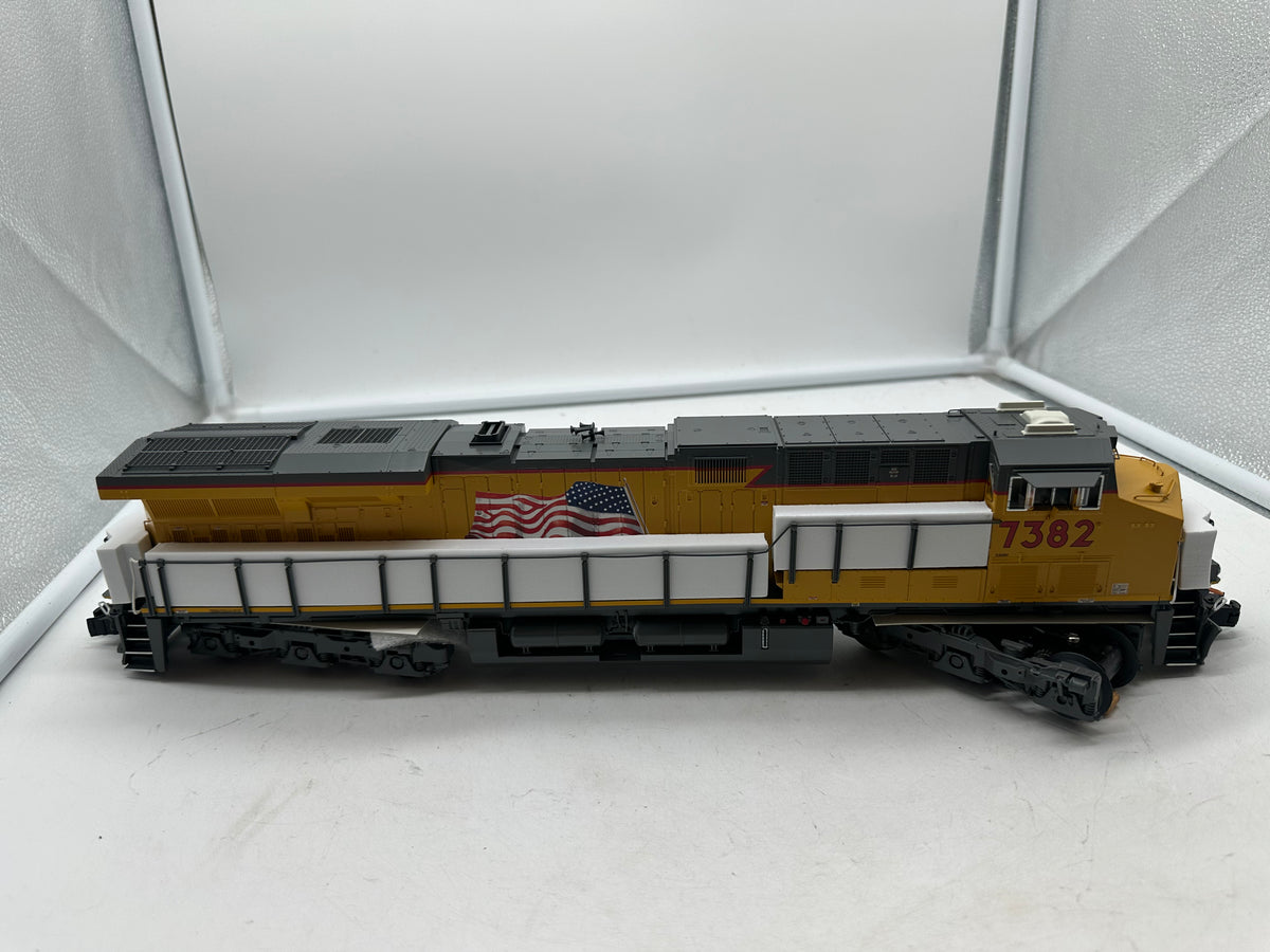 Lionel 2222021 Union Pacific UP ES44AC Legacy (#7382) O-scale O SCALE