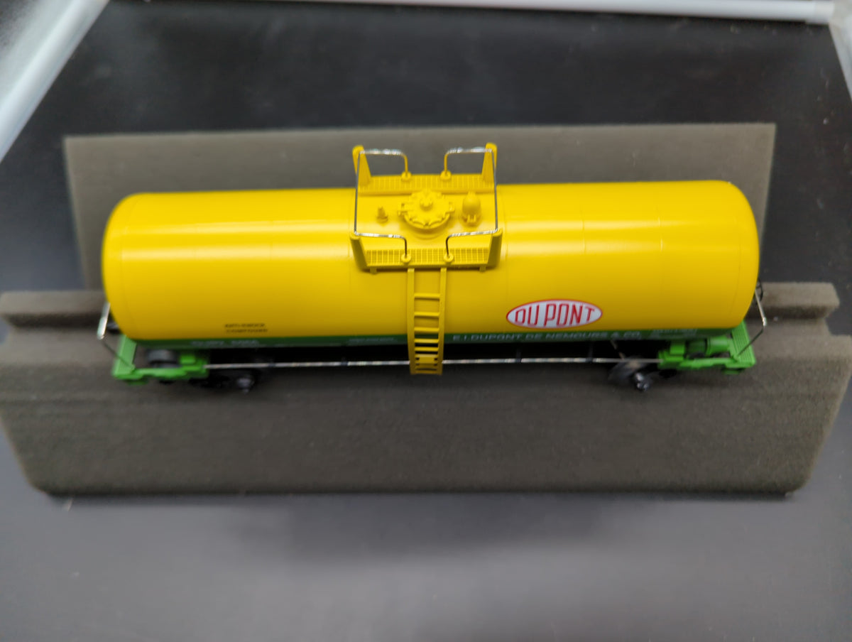 MTH Railking 30-73555 DuPont Modern Tank Car DUPX #6966. O SCALE Like