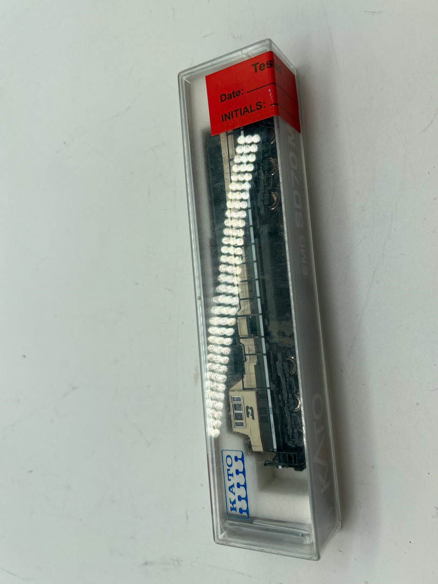 Kato176-6310 BNSF Heritage II SD70 MAC diesel locomotive 9842 N SCALE