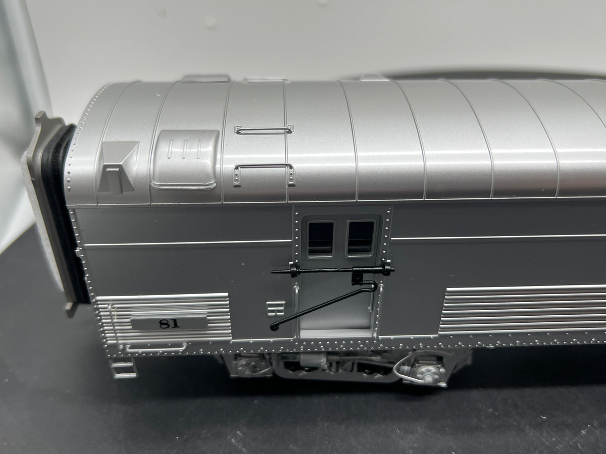MTH Premier 20-68211 Santa Fe 70' Streamlined RPO Passenger Car Ribbed