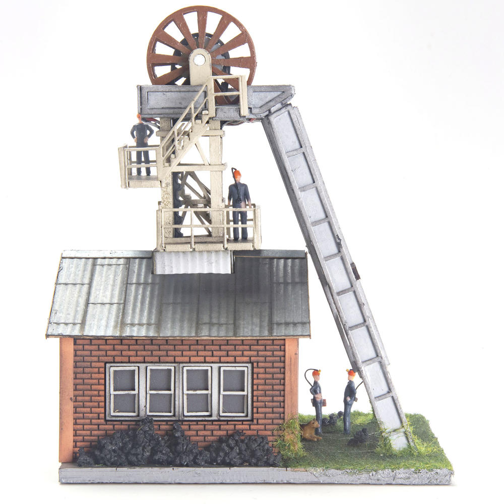 Menards 2759406 Sooty's Mine Shaft #12 Building HO Scale NEW