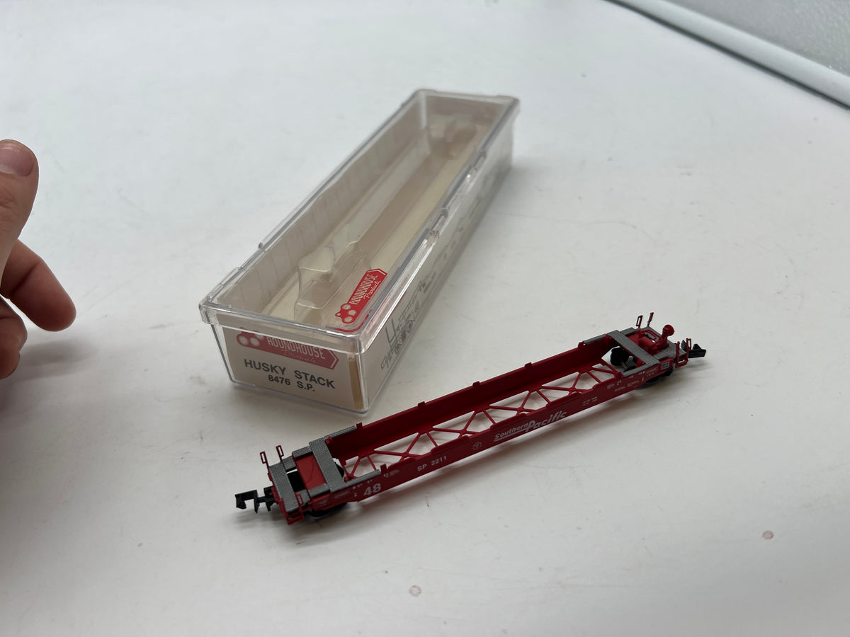 Roundhouse 8476, 48' Husky Stack well car, Southern Pacific SP N SCALE