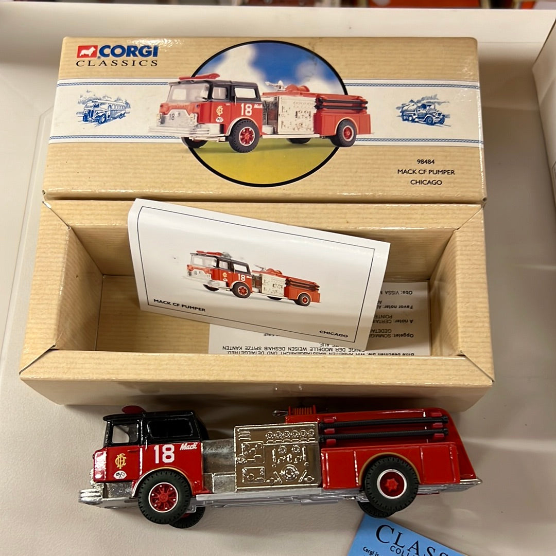 Corgi 98484 Mack Pumper of Chicago Die Cast Fire Truck Tarnished