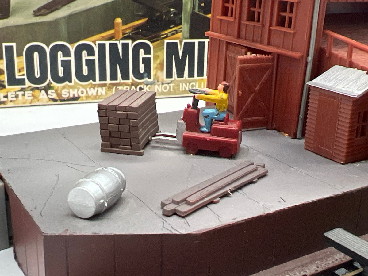 LIFELIKE 08701 OPERATING LOGGING MILL TRACKSIDE STRUCTURE HO SCALE Lik