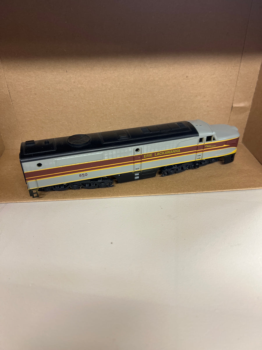 HO Scale Bargain Engine 124 Erie Lackawanna Diesel Engine Used VG