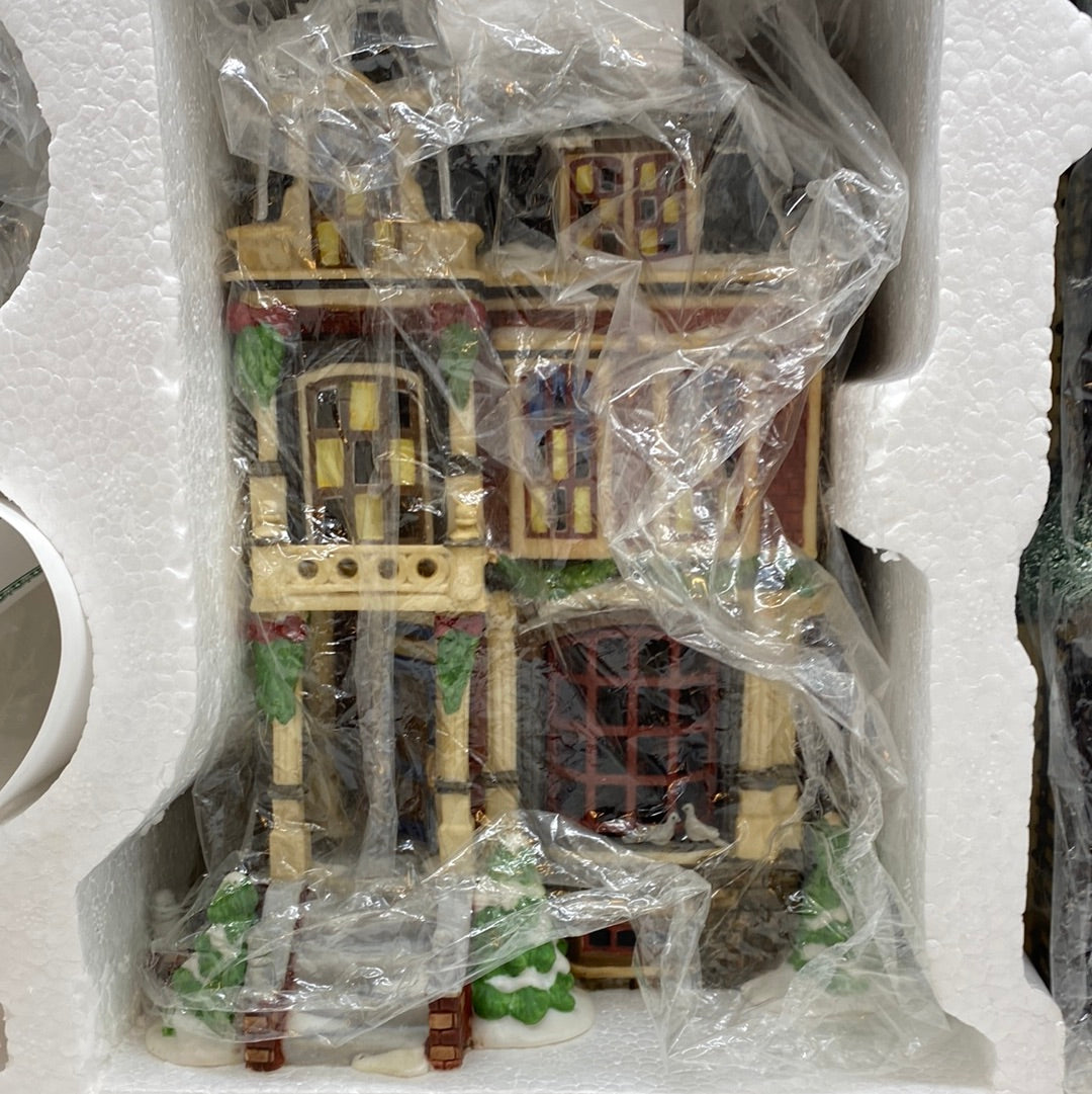 Department 56 Dickens Village Series 56.58352 Chancery Corner gift set