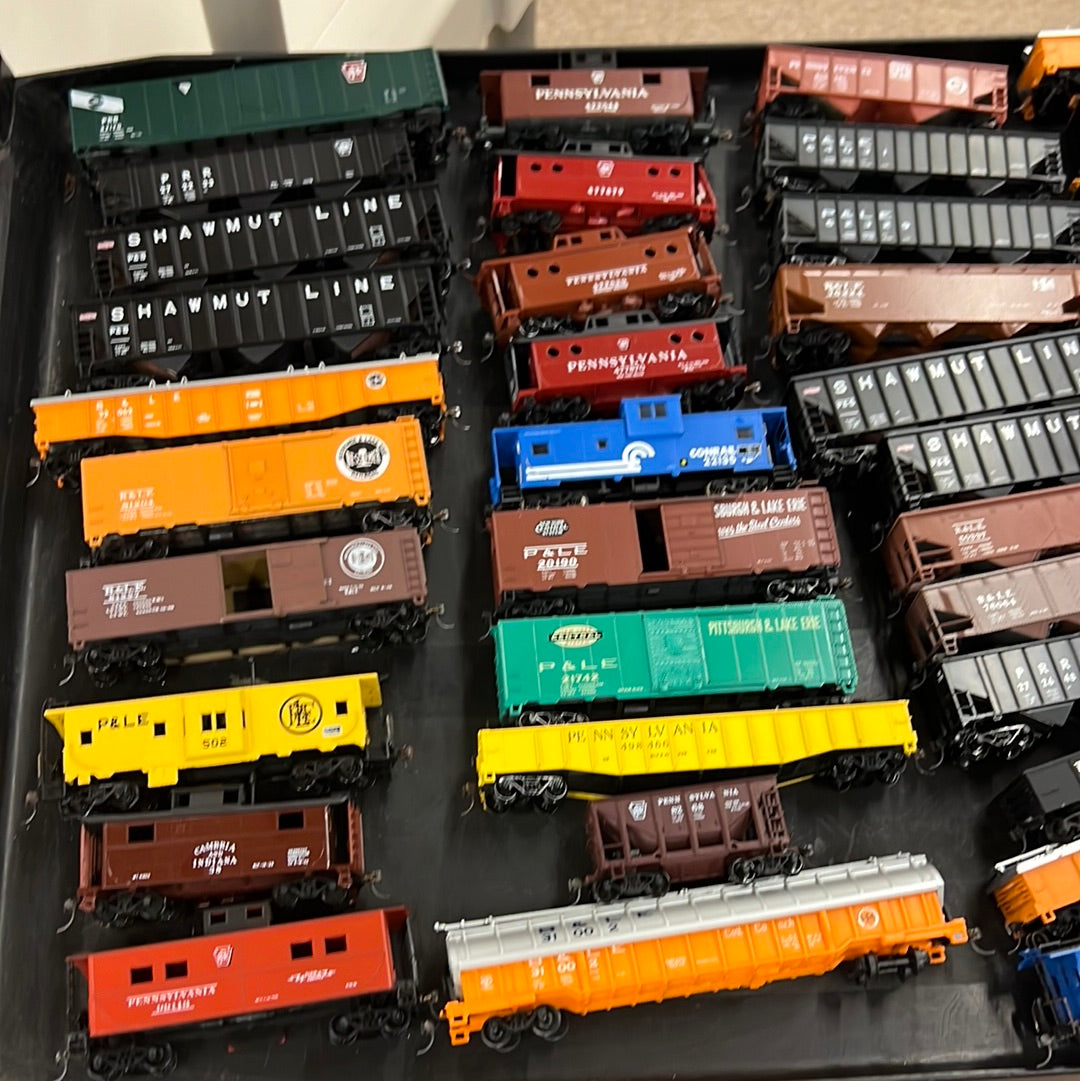HO Scale Bargain Pack Western PA Freight Cars-- 3 to 4 Random Freight