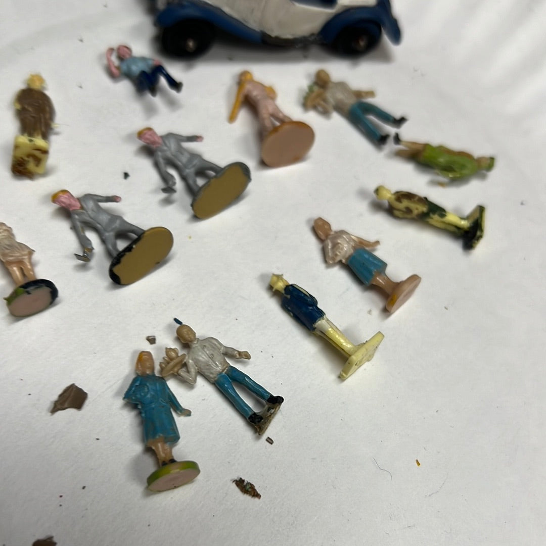 HO Scale figure pack White Car