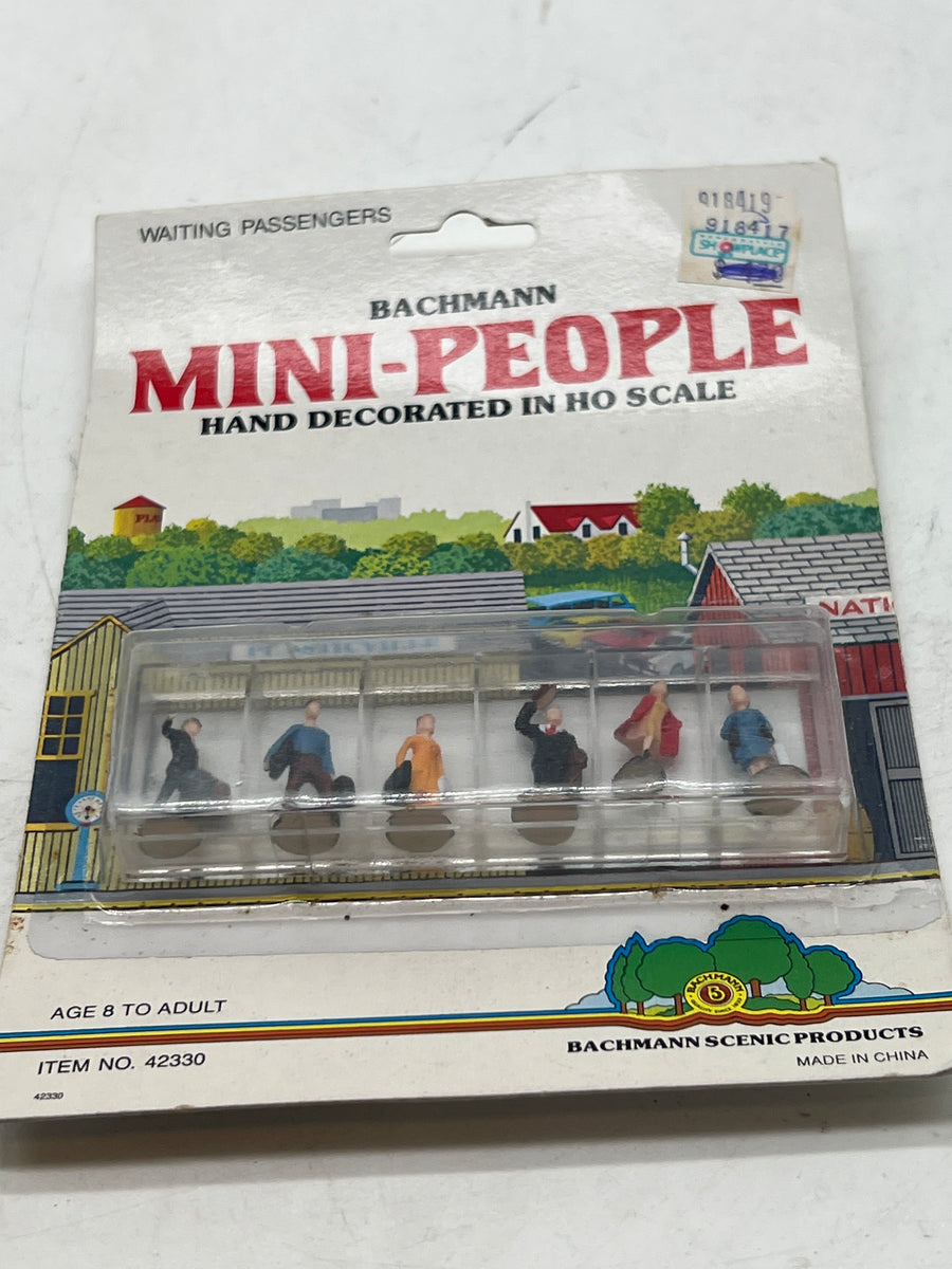 Bachmann mini-people HO scale waiting passengers set of 6 #42330 NEW