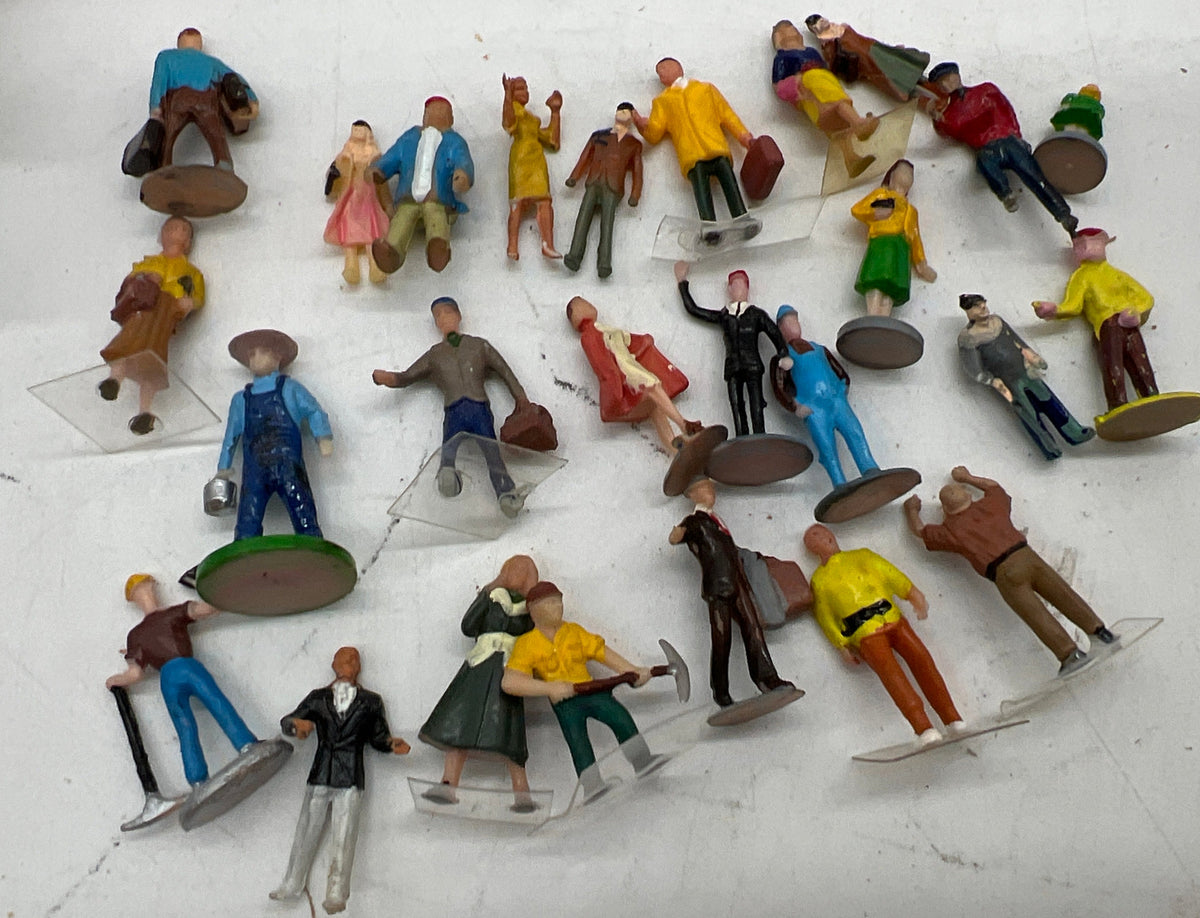 HO FIGURES RANDOM PACK 4 HO SCALE Used Excellent No Box