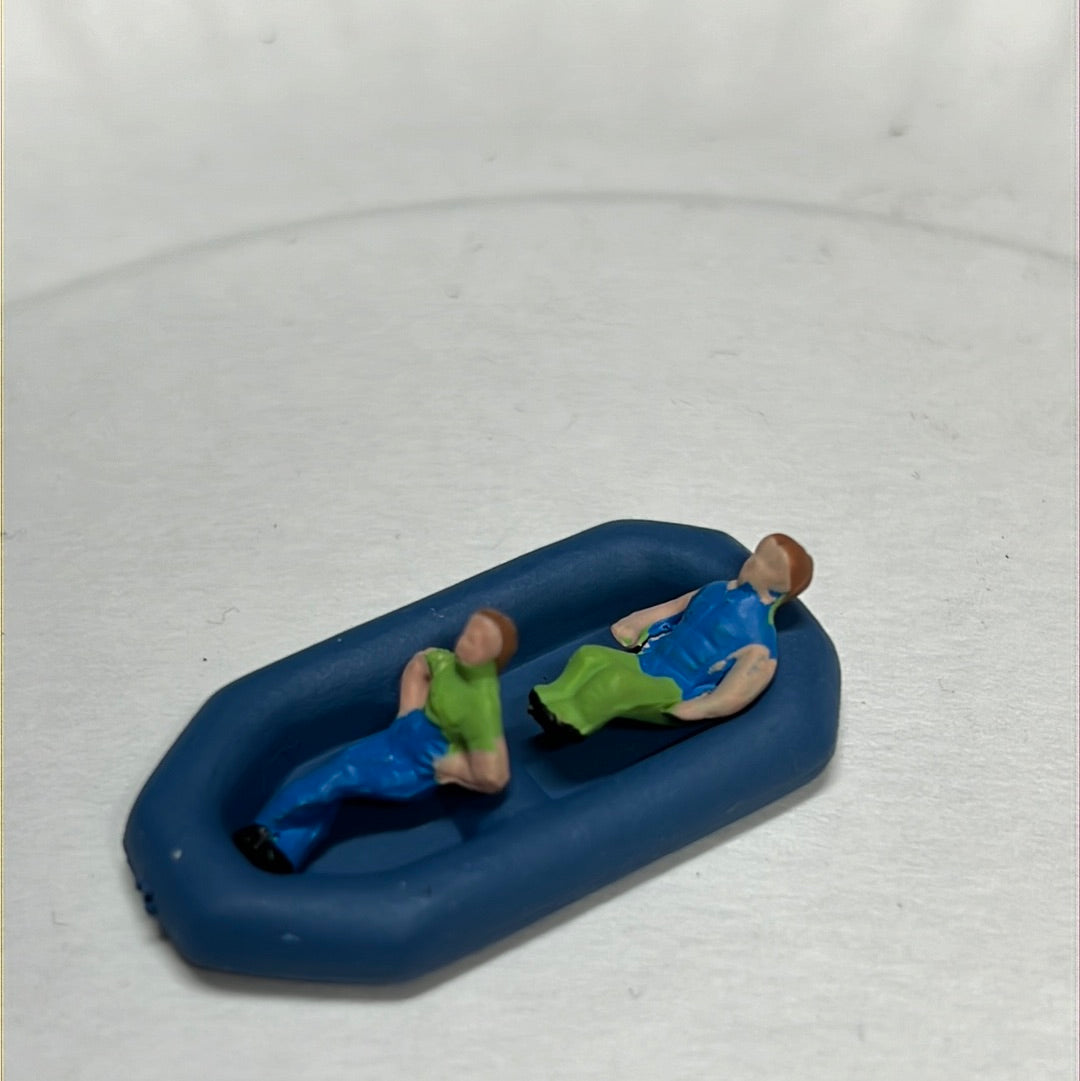 HO Scale figure pack Floating trip canoe and raft
