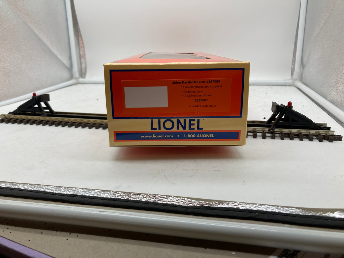 Lionel 2222902 Union Pacific box car O SCALE NEW