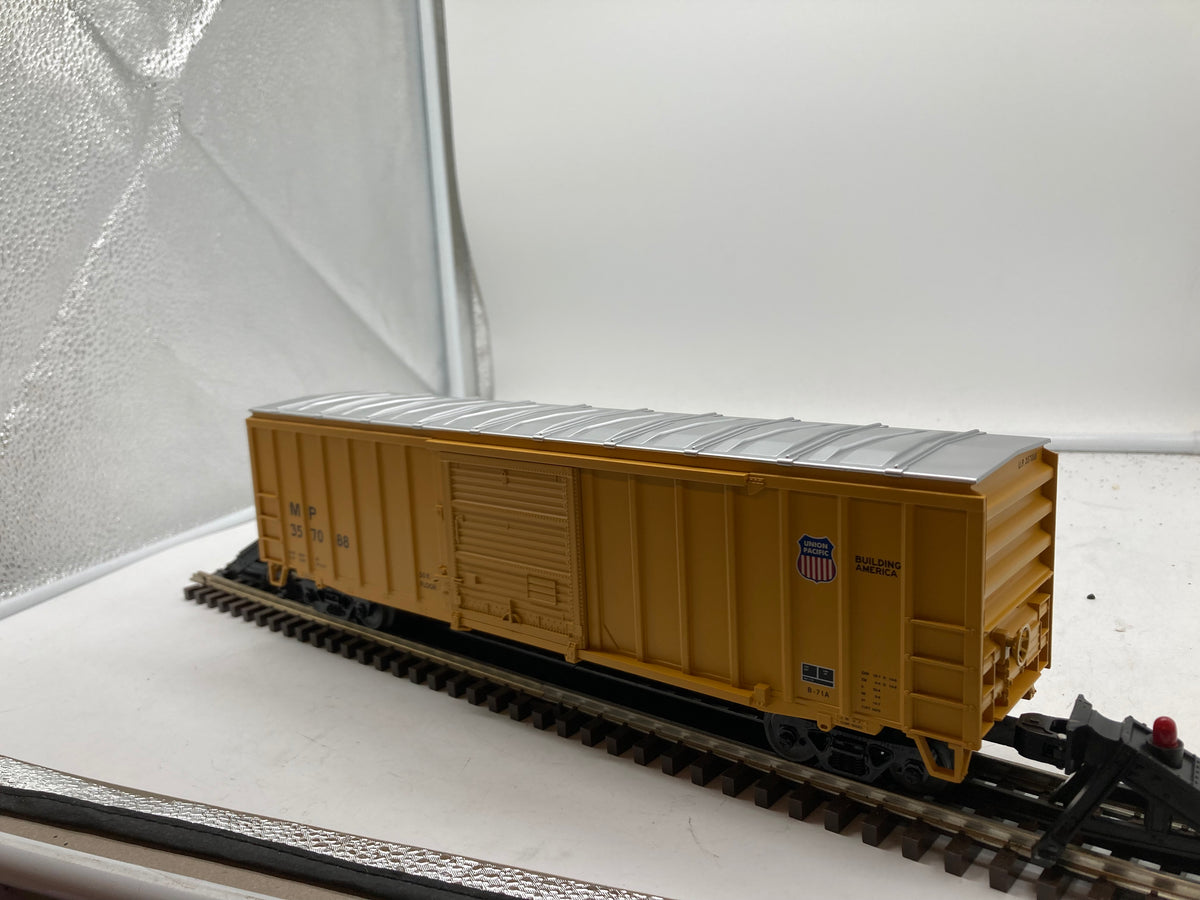 Lionel 2222902 Union Pacific box car O SCALE NEW