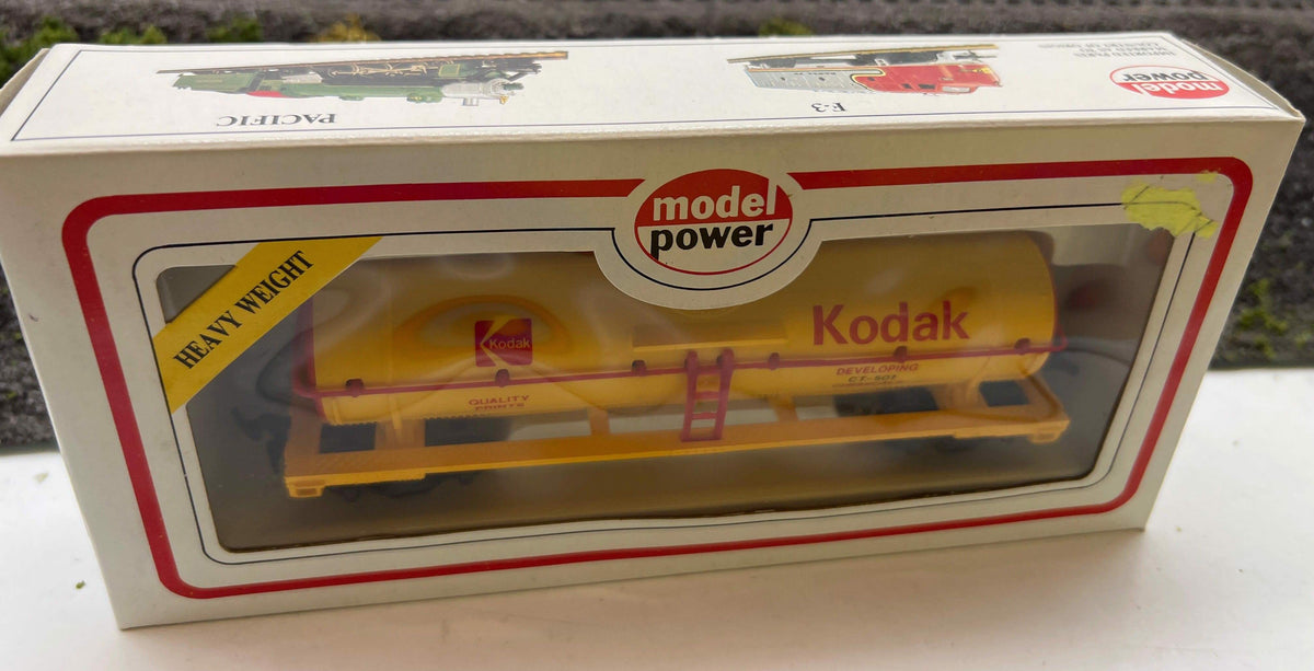 Model Power 8102 KODAK YELLOW TANKER CAR HO SCALE Like New