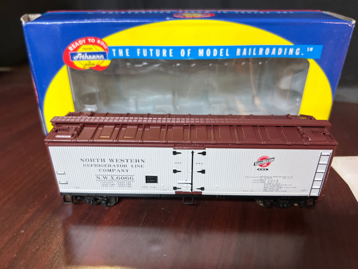 Athearn 7575 NORTH WESTERN 40' Wood Billboard Reefer #6066 HO Scale Li